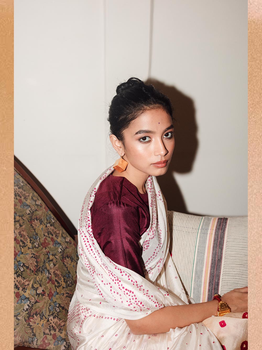 Shop White Indira Bandhani Saree by Injiri | ShopCultModern